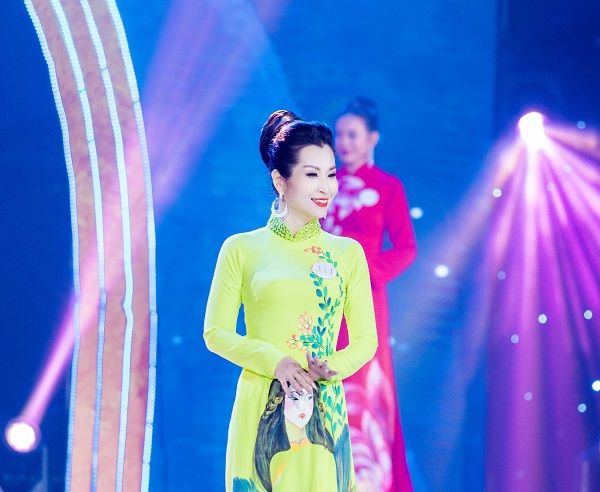 Doanh nhân Phan Thu Trang đoạt giải “Người đẹp dạ hội” Hoa hậu Thương hiệu Việt Nam 2022 ...